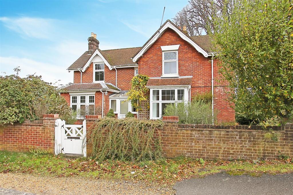 Dewlands Way, Verwood 4 bed house - £1,700 pcm (£392 pw)
