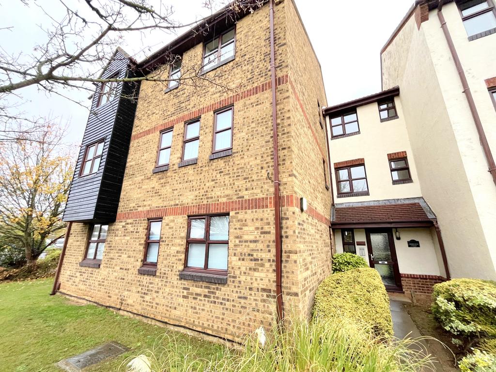 Frobisher Way, Shoeburyness SS3 1 bed flat to rent - £900 pcm (£208 pw)