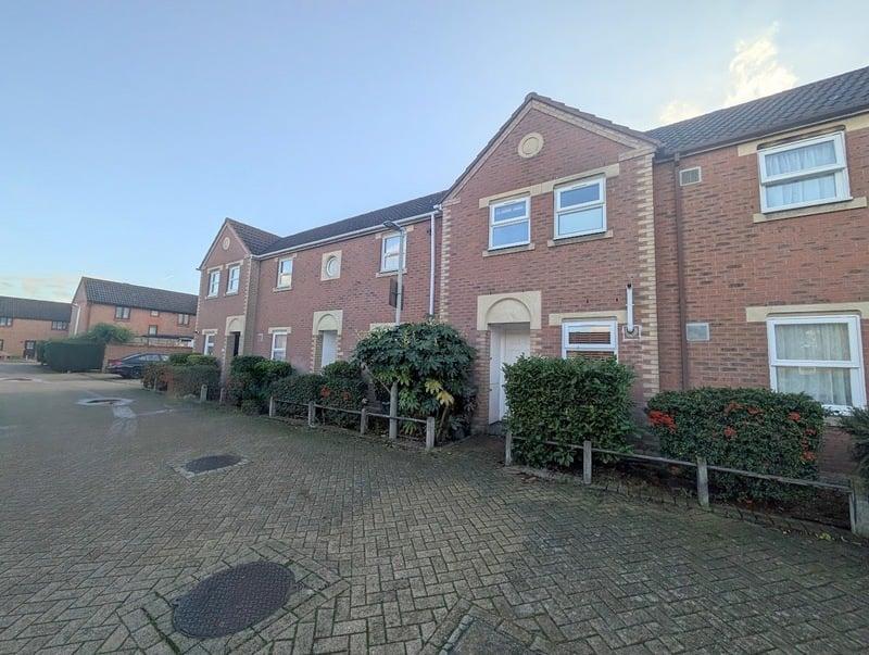 Sledmere Court, Feltham, TW14 1 bed terraced house to rent - £1,400 pcm ...