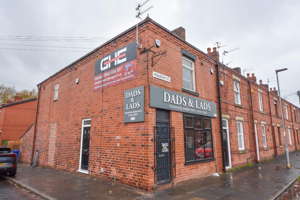Meadow Street, Springfield, Wigan... 2 bed flat - £695 pcm (£160 pw)