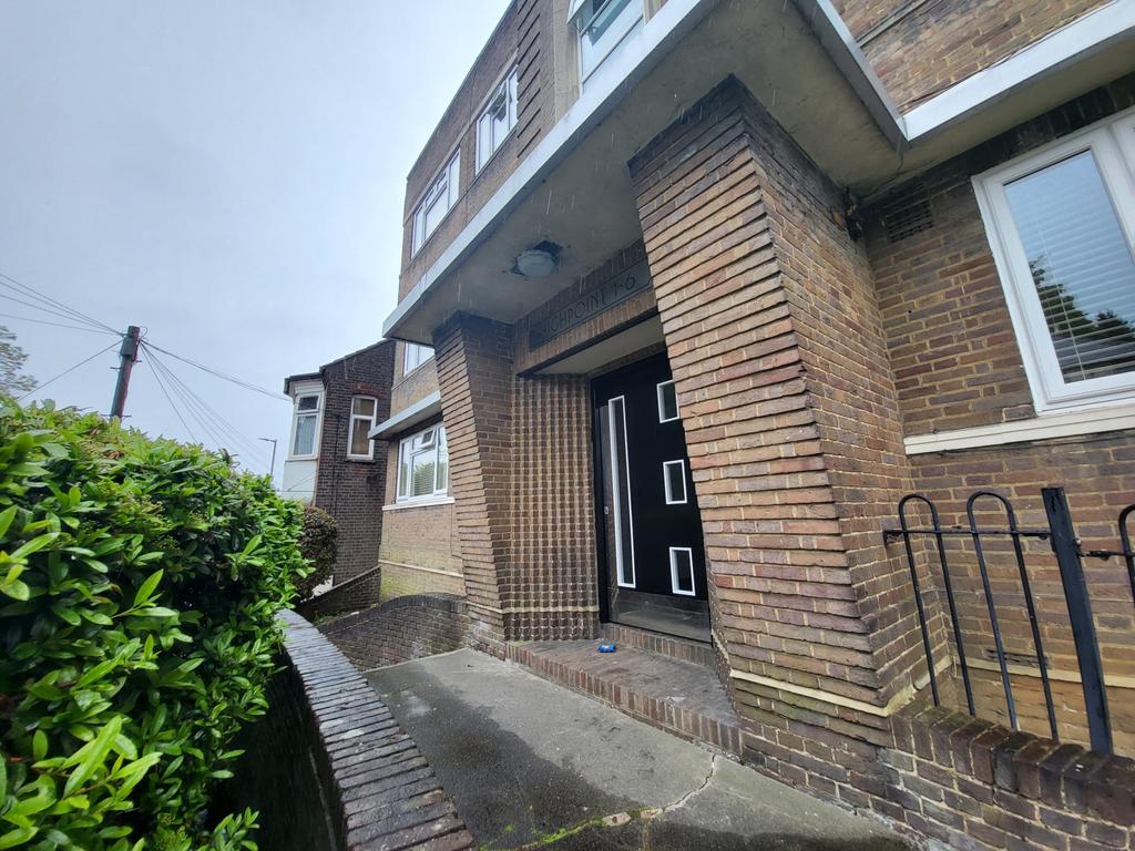 Ruthin Close, Luton LU1 2 bed flat - £1,000 pcm (£231 pw)