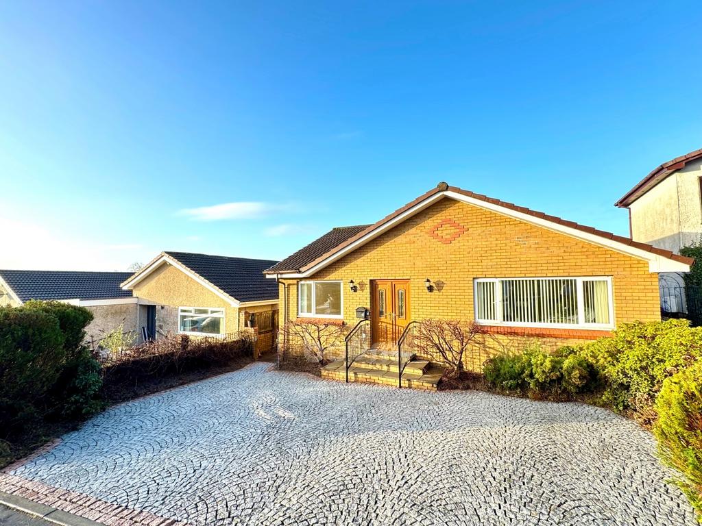 6 De Morville Place, Beith 3 bed detached bungalow - £200,000