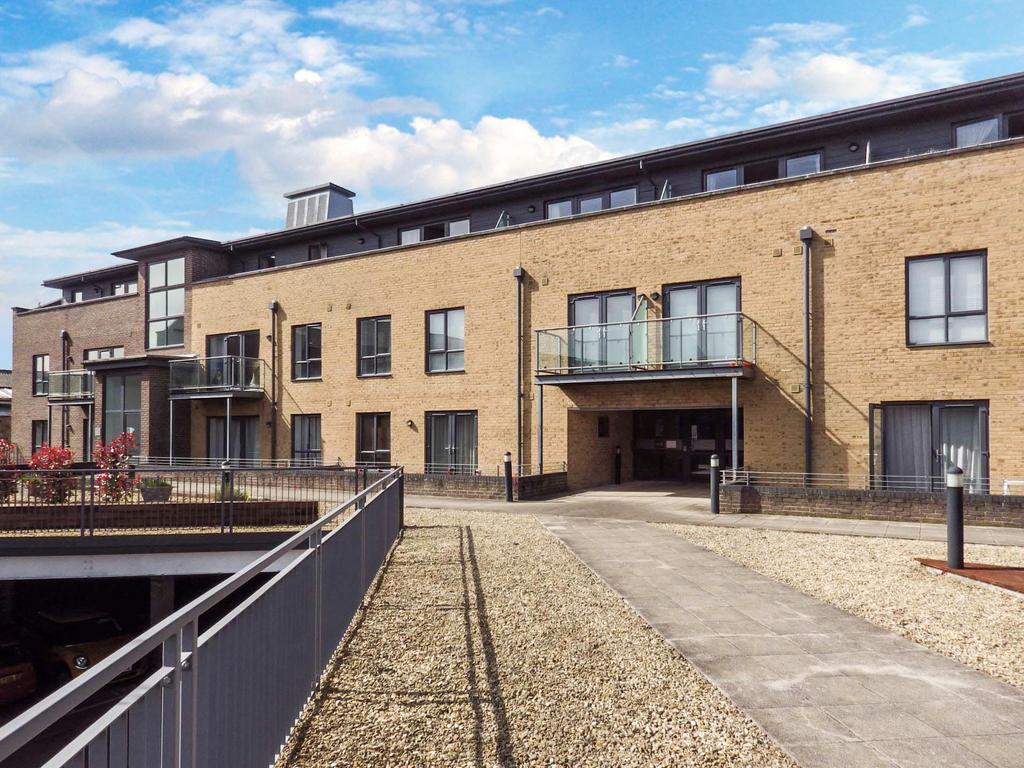 Kings House, Swindon SN2 2 bed apartment - £1,070 pcm (£247 pw)