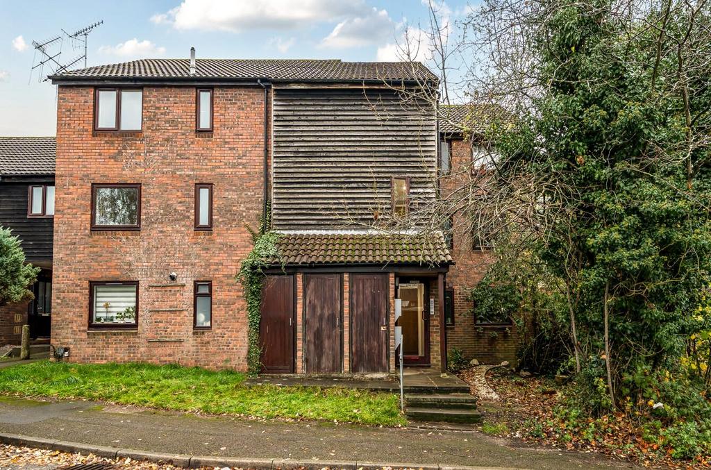 Wheelwright Close, Bushey WD23 1 bed flat - £1,350 pcm (£312 pw)