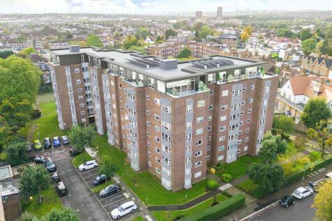 Raffles House, NW4 3 bed flat - £425,000