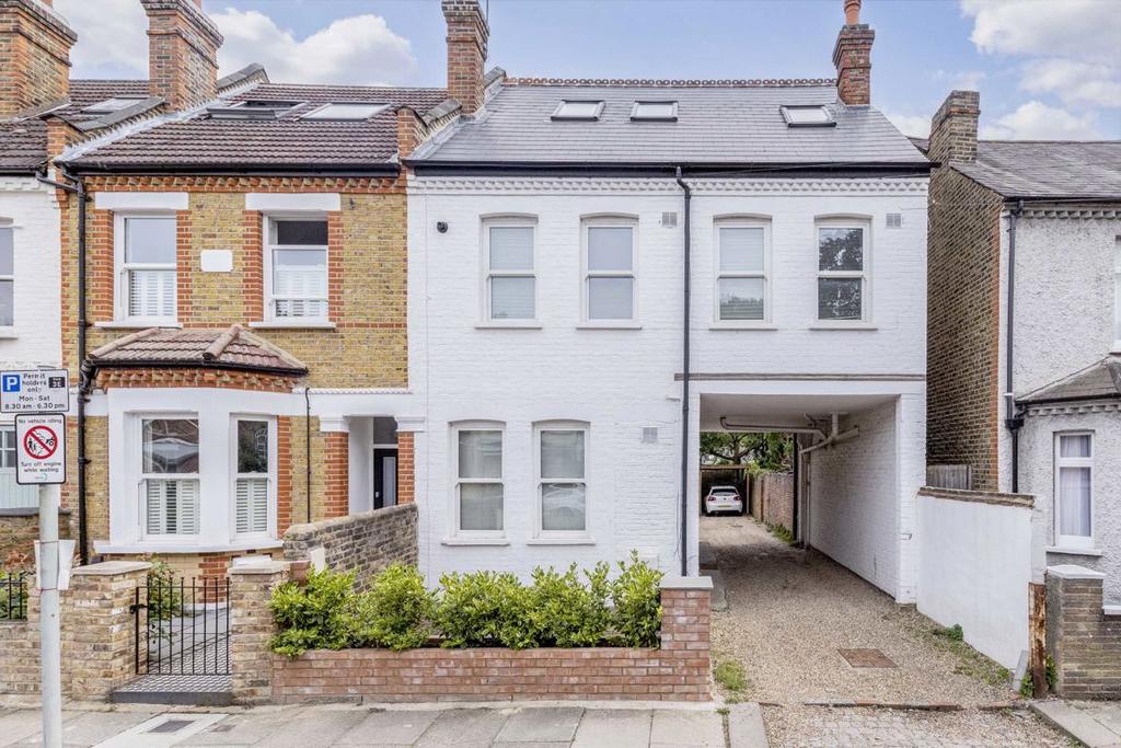 Effra Road, London SW19 2 bed house - £2,250 pcm (£519 pw)