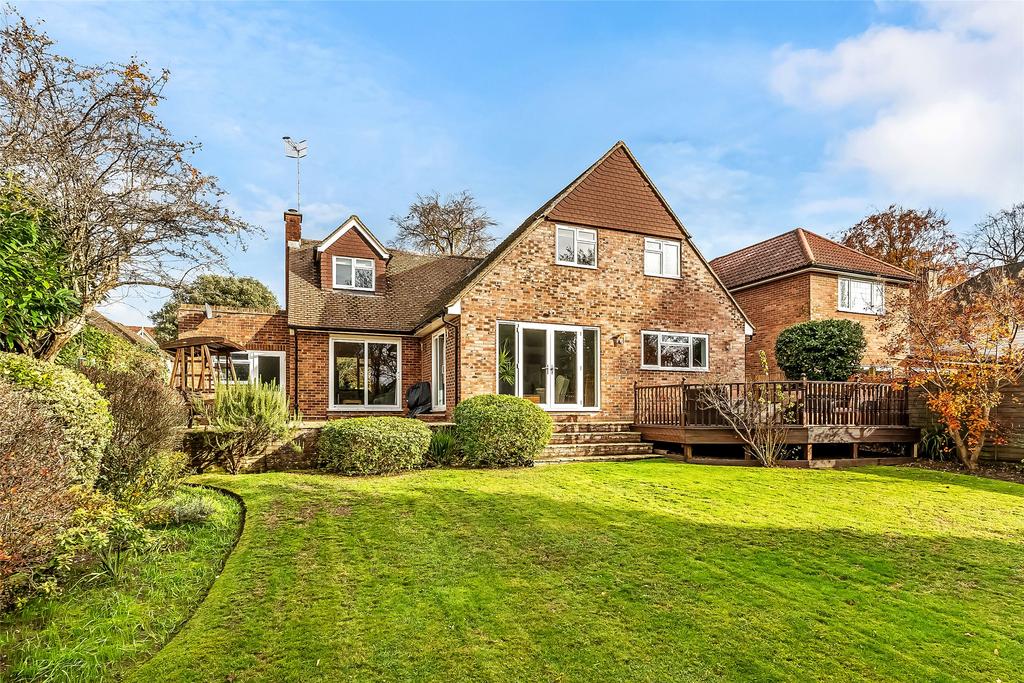 Fortyfoot Road, Leatherhead, Surrey... 5 bed detached house - £1,000,000