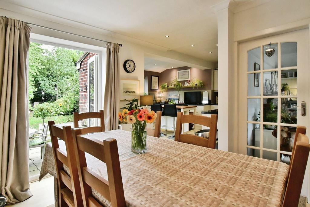 Elm Crescent, Alderley Edge SK9 3 bed end of terrace house for sale - £375,000