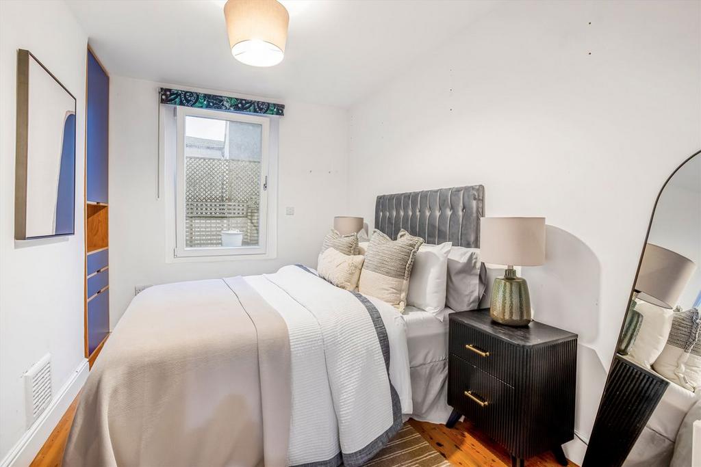 Denmark Hill, London SE5 3 bed flat to rent - £3,250 pcm (£750 pw)