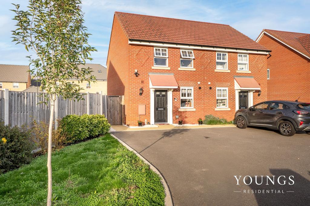 Ullswater Drive, Hullbridge, SS5 3 bed semi-detached house for sale - £375,000