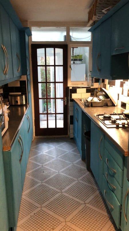 Mitcham CR4 1 bed in a house share to rent - £850 pcm (£196 pw)