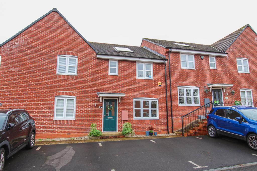 Gulliver Road, Wellingborough NN9 3 bed terraced house for sale - £240,000