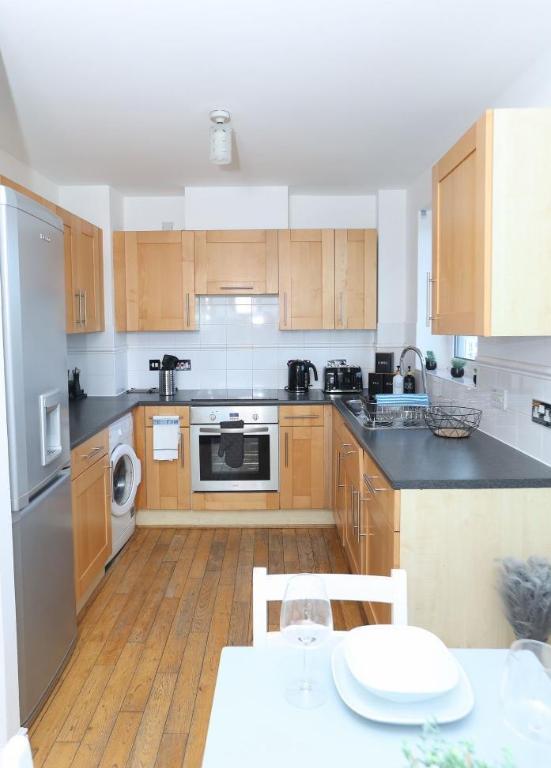 Fishguard Way, City Airport, Royal... 2 bed flat - £2,145 pcm (£495 pw)