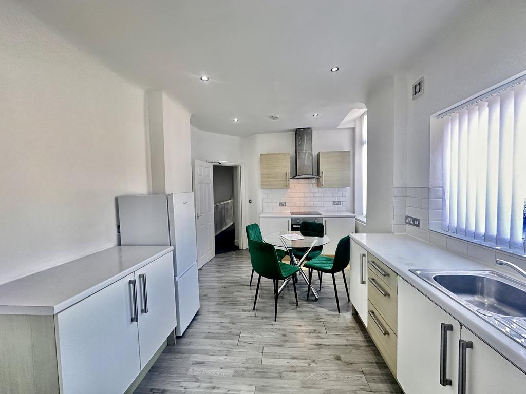 Prescot Road, Fairfield L7 3 bed flat - £850 pcm (£196 pw)