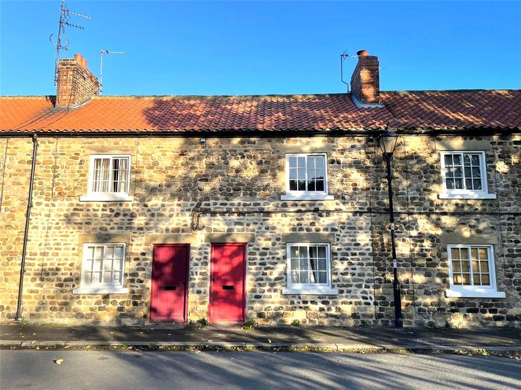 Long Row, West Tanfield, Ripon, HG4 2 bed cottage - £800 pcm (£185 pw)