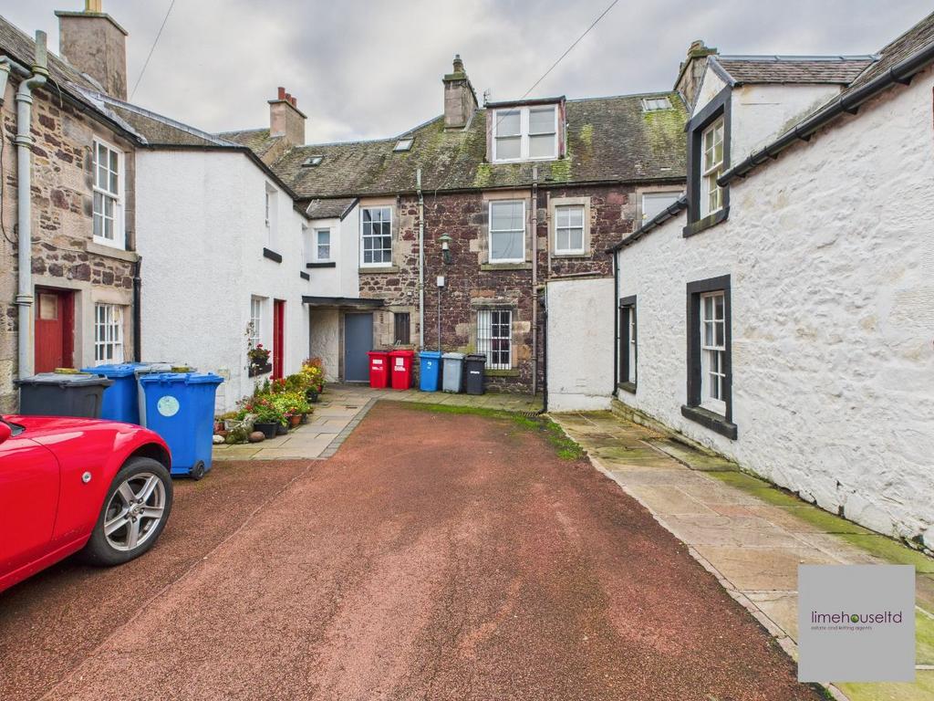 James Square, Biggar, ML12 3 bed terraced house - £895 pcm (£207 pw)