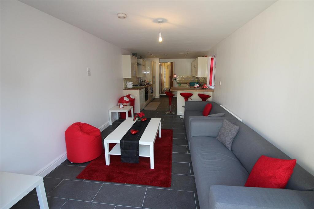 Treherbert Street, Cardiff CF24 6 bed private hall - £3,850 pcm (£888 pw)