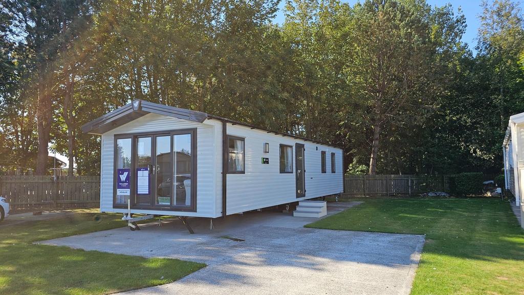 Hornsea East Riding of Yorkshire 2 bed static caravan - £44,995