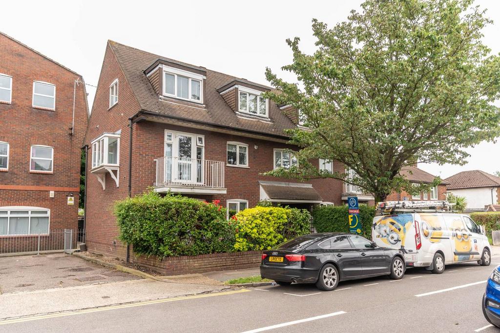 Deane Avenue, HA4, Ruislip, HA4 1 bed flat to rent - £1,500 pcm (£346 pw)