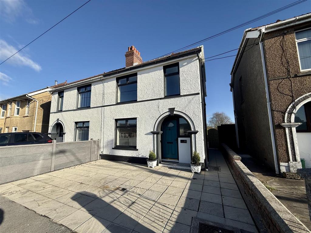 Black Lion Road, Gorslas, Llanelli 3 bed semi-detached house - £219,950