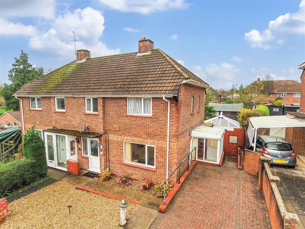 Willow Grove, Andover 3 bed semi-detached house - £325,000