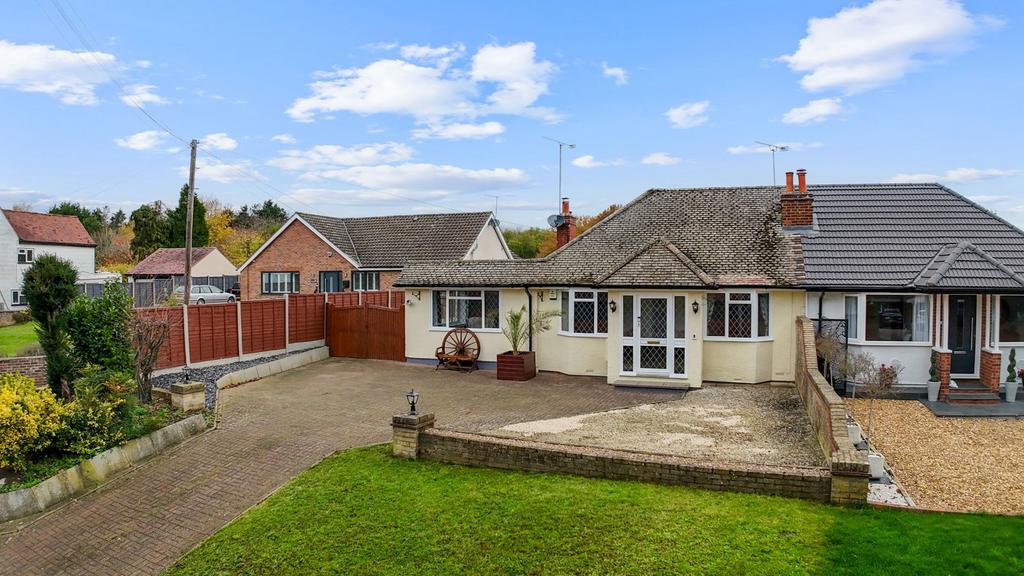 Redricks Lane, Sawbridgeworth CM21 3 bed semi-detached bungalow for ...