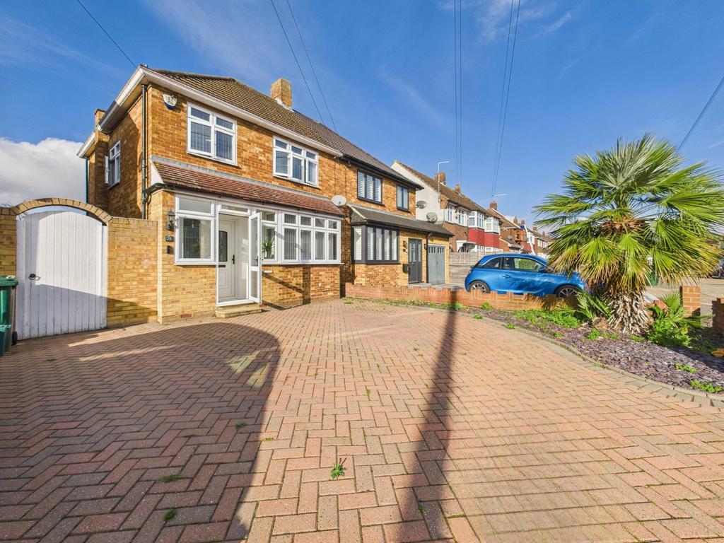 Carew Road, Ashford, Surrey, TW15 3 bed semi-detached house to rent - £ ...
