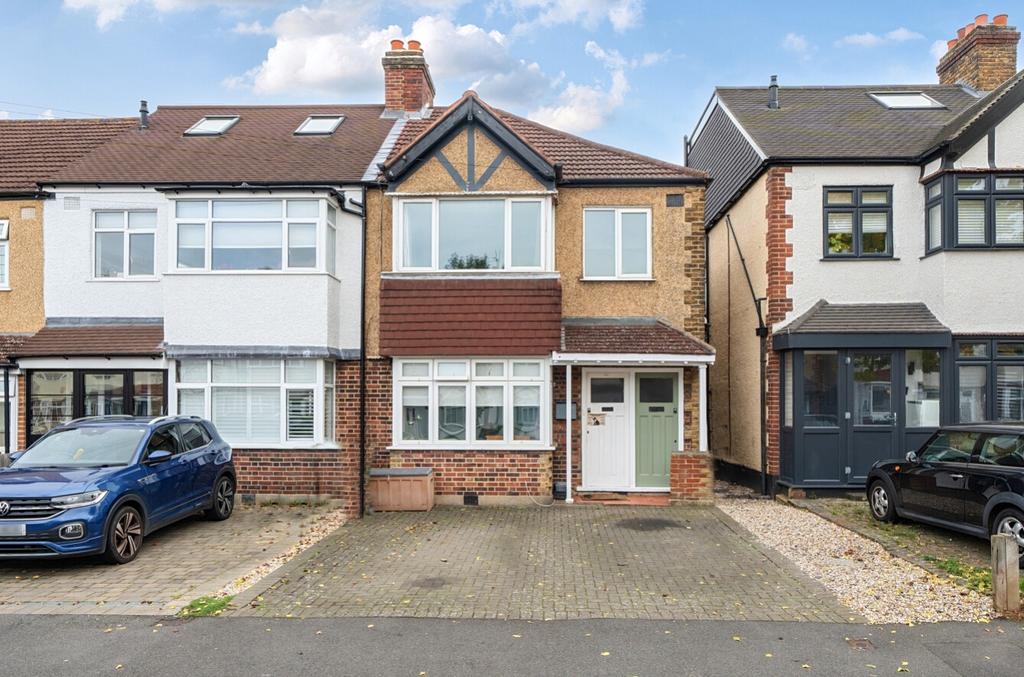 Matlock Crescent, Cheam, Sutton... 2 bed ground floor maisonette for ...