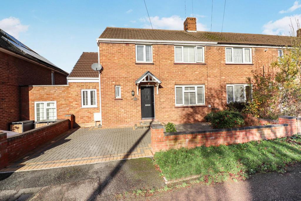Balmoral Avenue, Rushden NN10 3 bed end of terrace house - £305,000