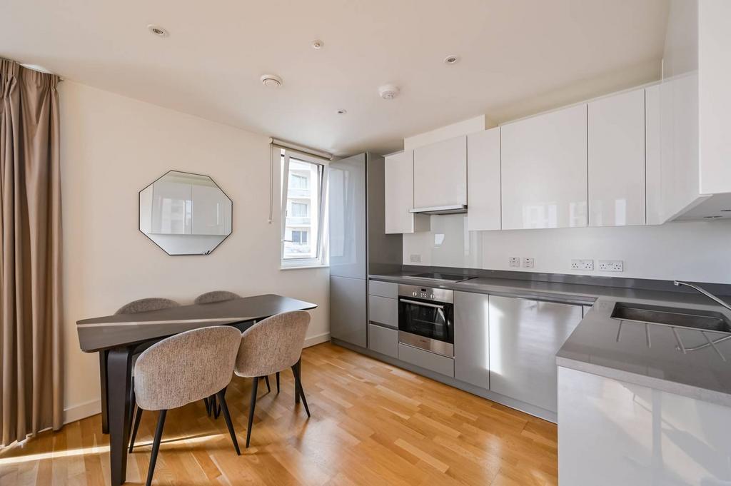 Mira House, East Village, Stratford... 2 bed flat - £2,750 pcm (£635 pw)