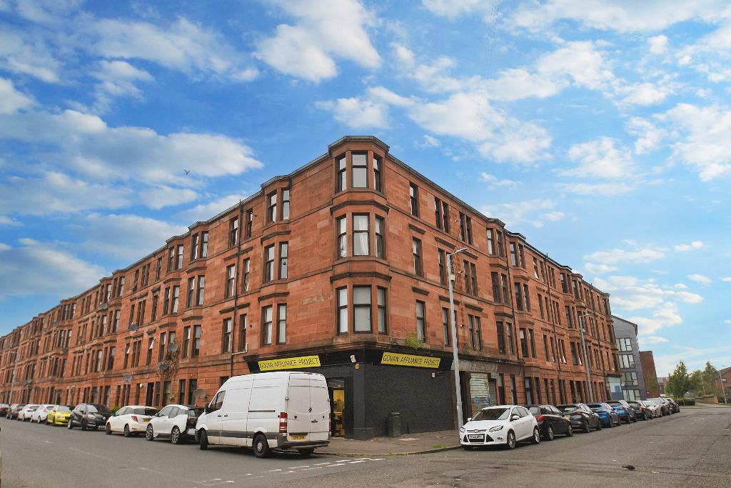 Burghead Place, Linthouse, Glasgow... 3 bed flat - £110,000