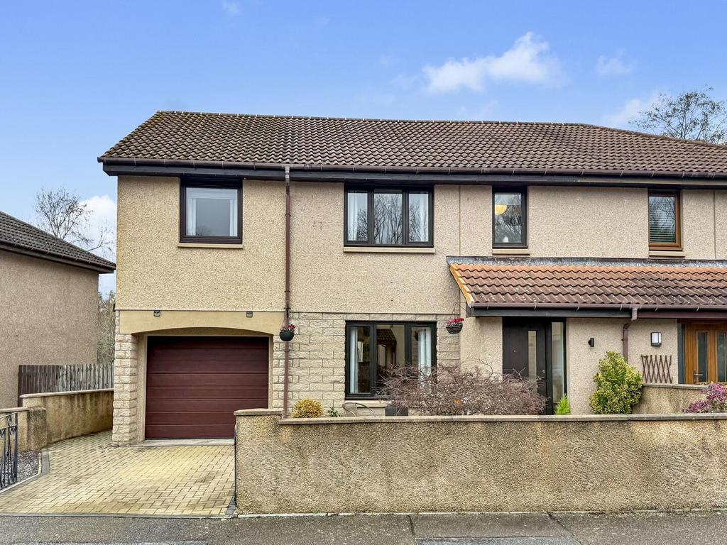 Bremner Drive, Elgin 5 bed semi-detached house - £235,000
