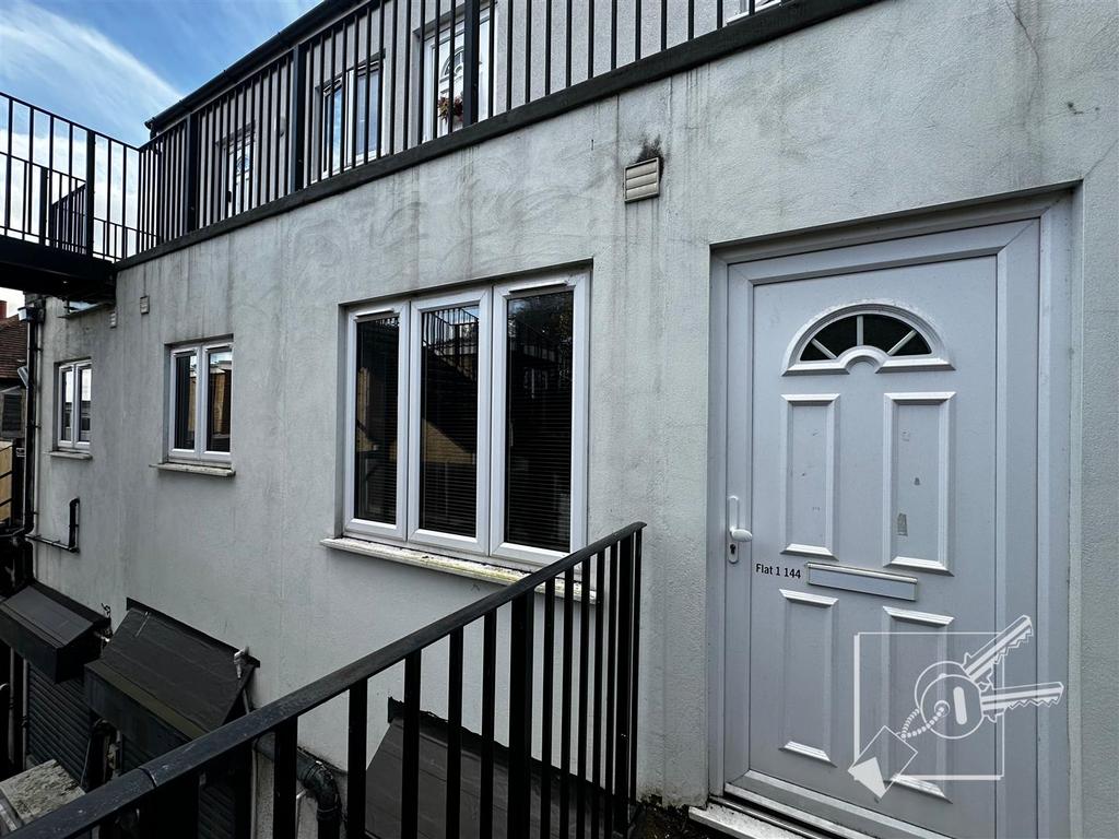 Bellegrove Road, Welling, Kent 2 bed flat - £1,300 pcm (£300 pw)