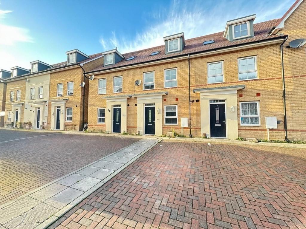 Currency Close, Dunstable... 4 bed townhouse - £1,650 pcm (£381 pw)