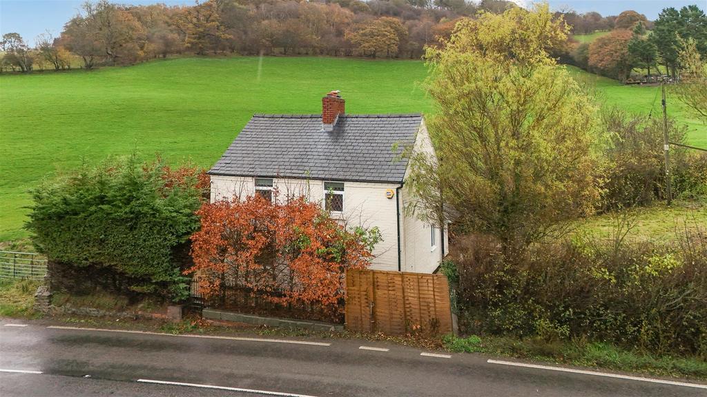 Cyfronydd, SY21 9EU 3 bed cottage - £285,000