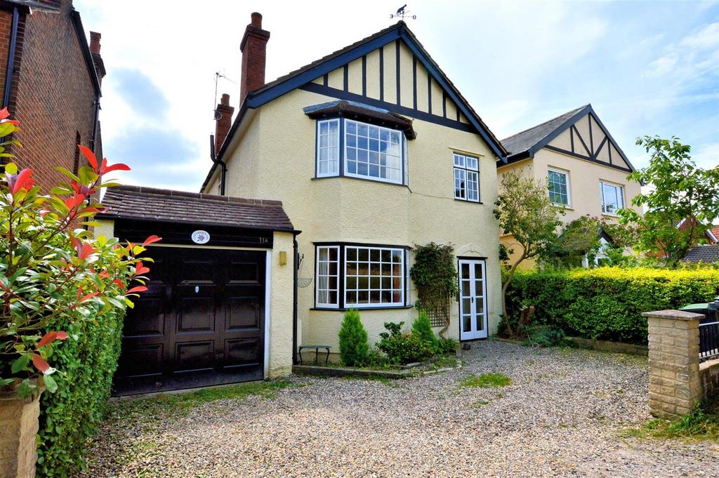 Bell Common, Epping 4 bed detached house to rent - £2,600 pcm (£600 pw)