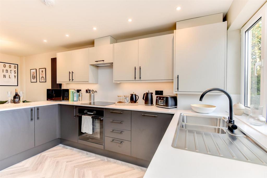 Garrick Road, Bath BA2 6 bed semi-detached house - £5,243 pcm (£1,210 pw)