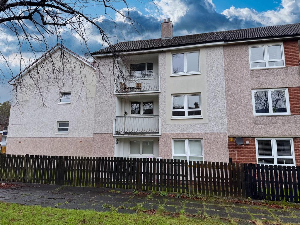 Myrtle Place, Glasgow G42 2 bed flat - £115,000