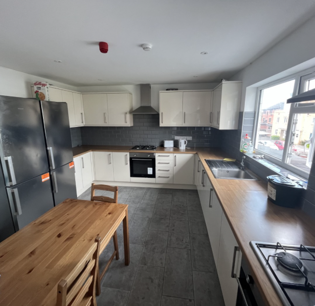 Oxford Road - Room 5, Cowley, Oxford 1 bed property - £750 pcm (£173 pw)