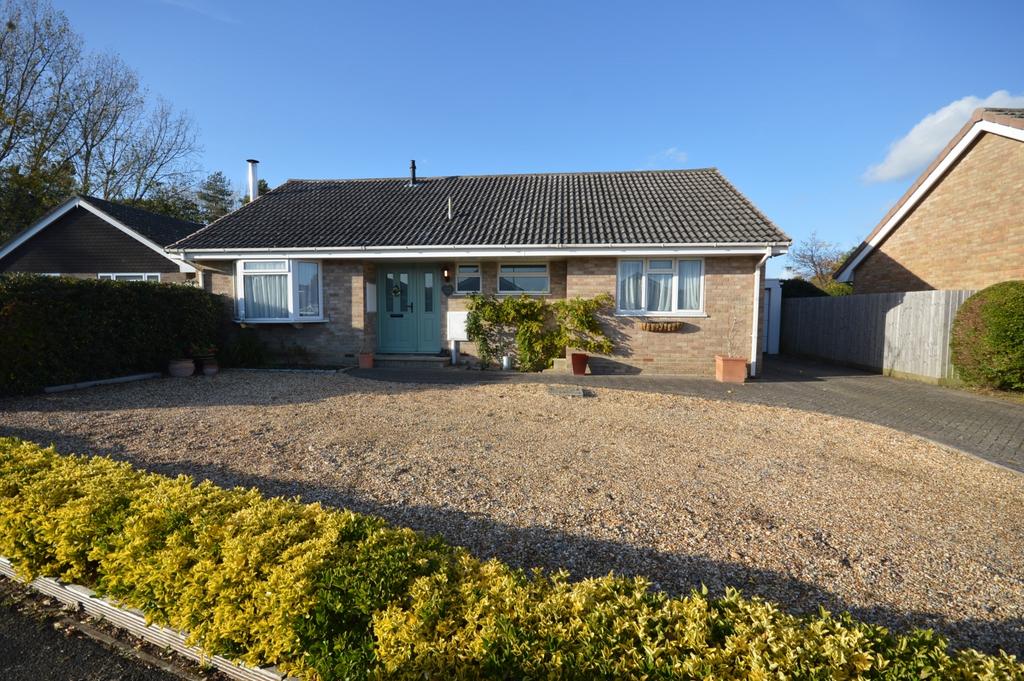 Little Dene Copse, Pennington... 3 bed bungalow to rent - £1,800 pcm (£ ...