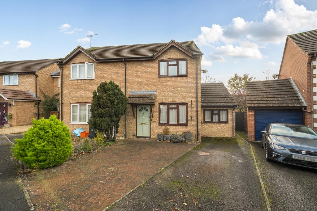 Webbs Wood, Peatmoor, Swindon, SN5 5AW 3 bed semi-detached house for ...