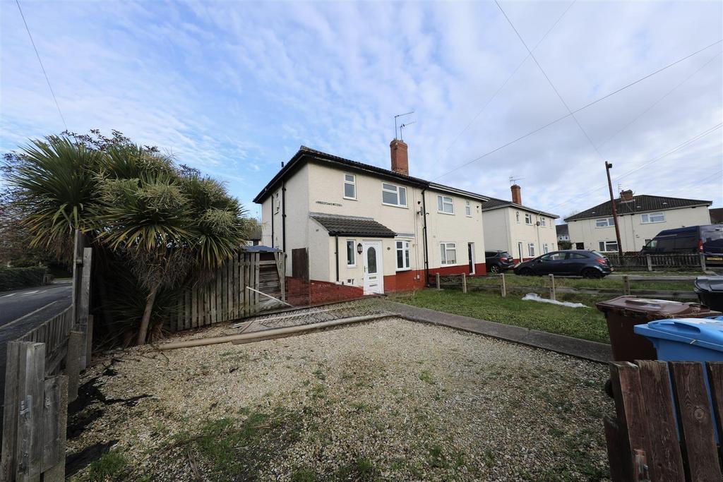 Elloughton Grove, Hull 4 bed semi-detached house for sale - £130,000