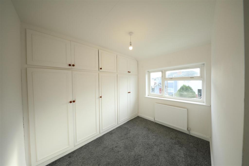 Elloughton Grove, Hull 4 bed semi-detached house for sale - £130,000