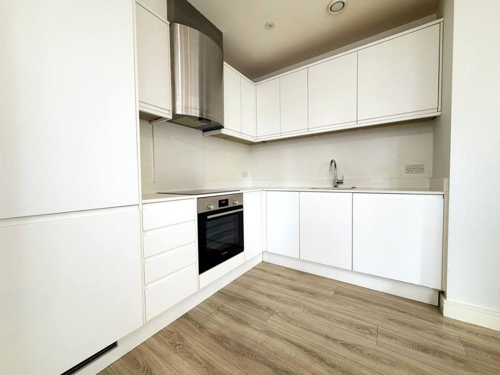 Bunns Lane, NW7 2 bed flat to rent - £2,149 pcm (£496 pw)