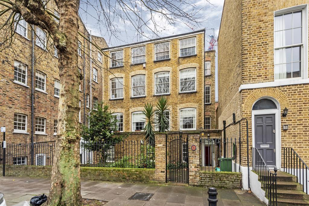 Queensbridge Road, London, E2 2 bed flat - £975,000