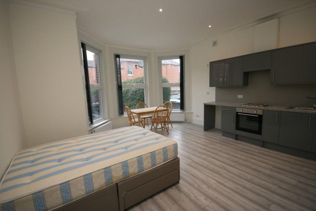 Fordwych Road, North West London NW2 Studio - £1,400 pcm (£323 pw)