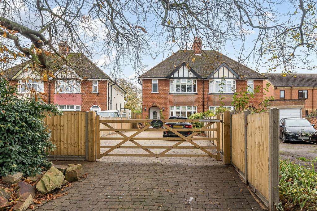 High Street, Stotfold, SG5 3 bed semi-detached house for sale - £550,000