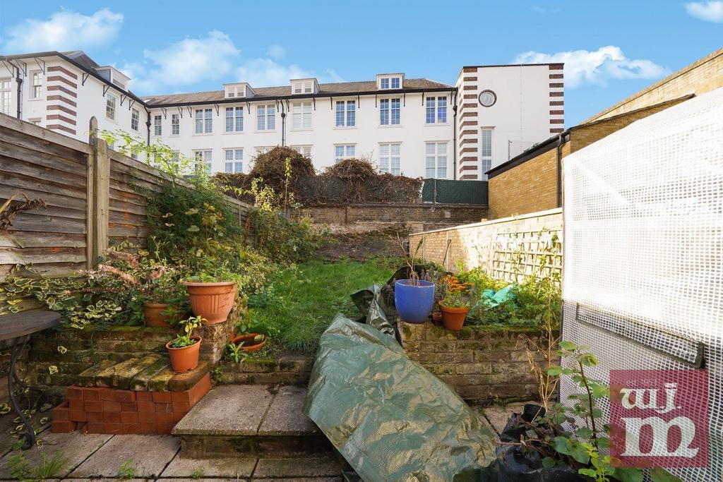 Fairfield Road, Bow, E3 3 bed house to rent - £2,750 pcm (£635 pw)