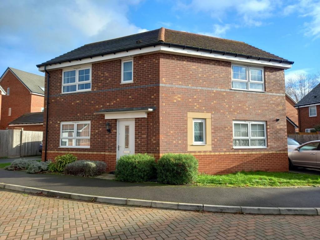 Furnival Drive Bromsgrove B60 3 bed detached house - £1,400 pcm (£323 pw)