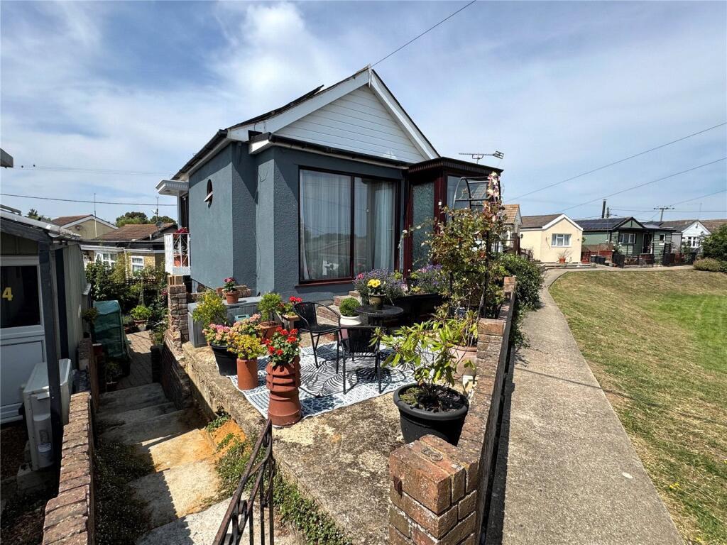 Saxon Way, Point Clear Bay... 2 bed detached house - £115,000